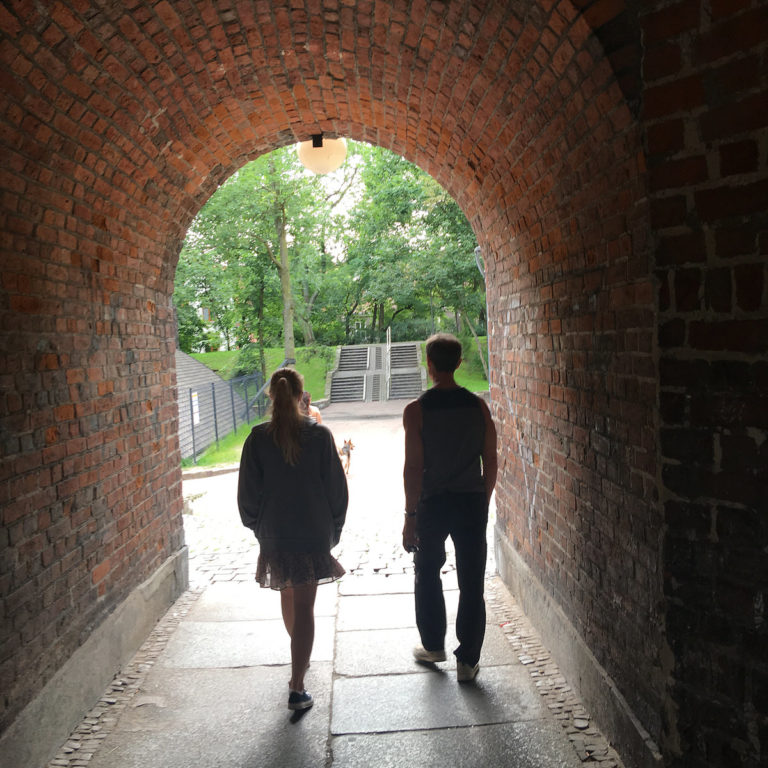 jerzy-gregorek-walking-with-daughter - The Happy Body